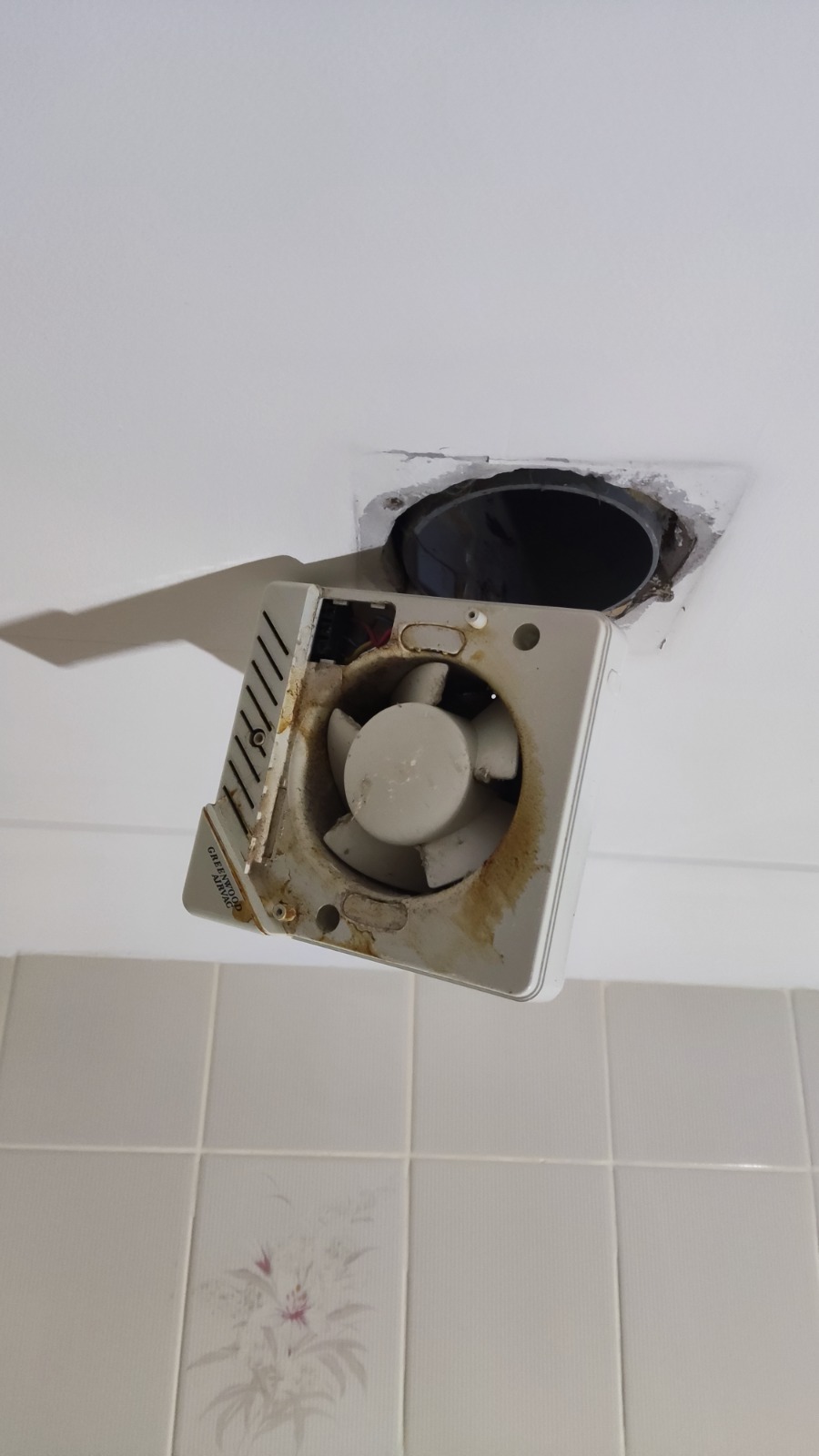 Extractor fan replacement